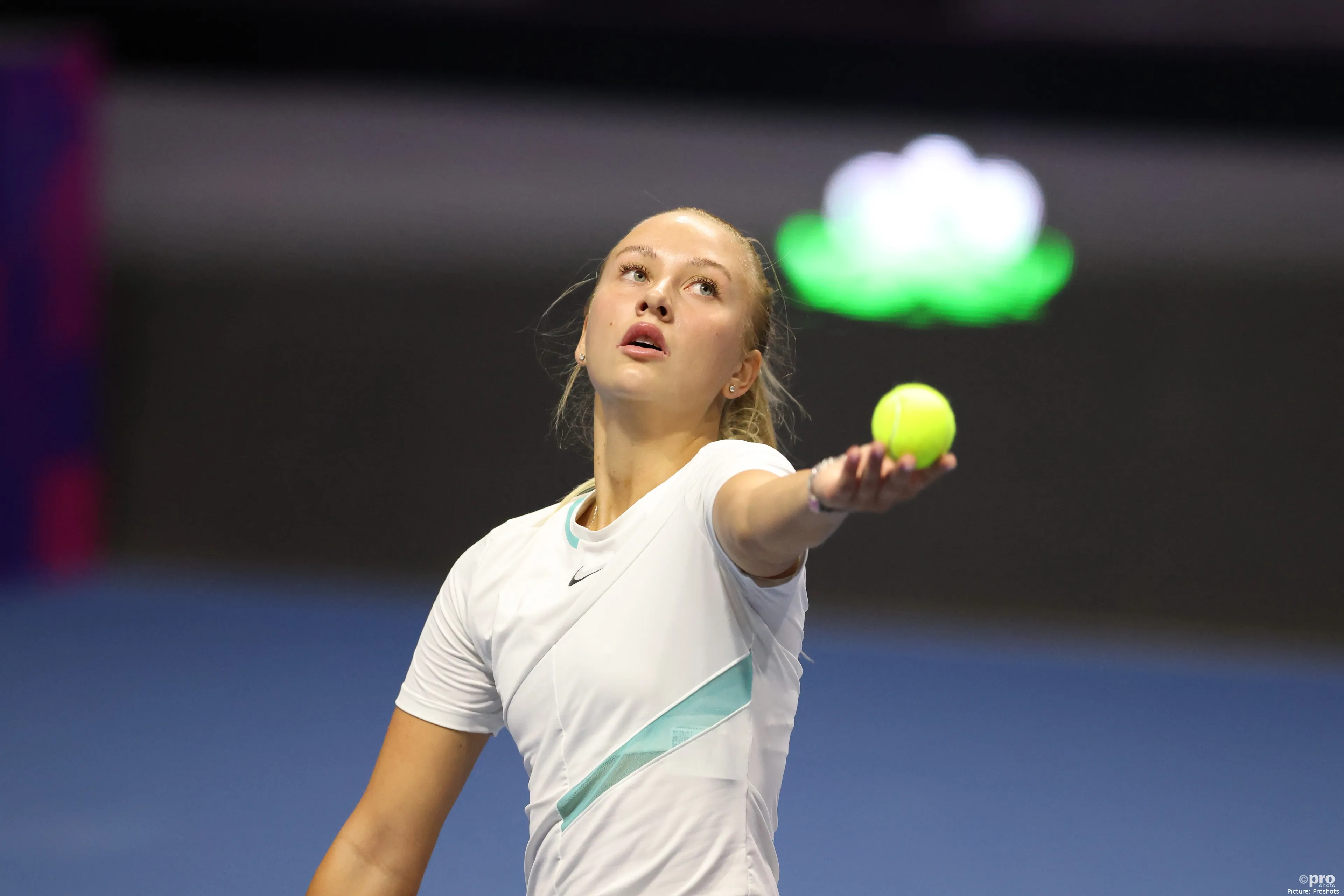 Potapova sparks outrage after being pictured wearing Moscow jersey prior to Pegula defeat